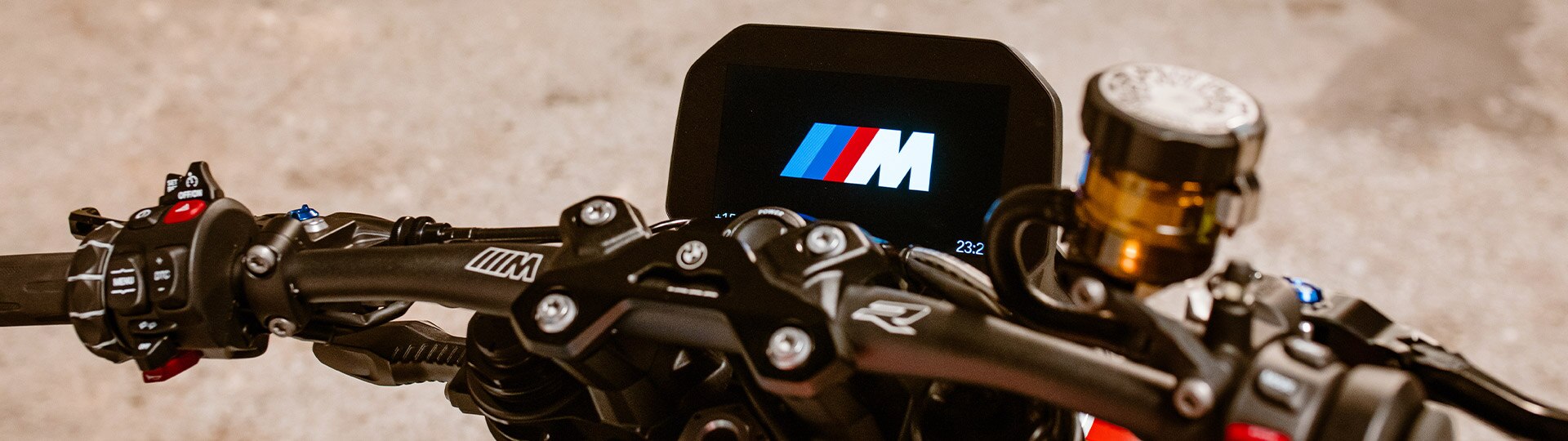 数据和配置 | M 1000 R | BMW Motorrad